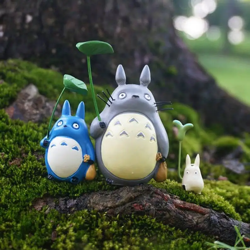 Totoro Holding Leaf