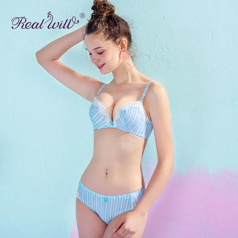 Realwill New arrival Women's Elegant Lace 3/4 Cup Push Up sexy Bra Set 2019 New Design-in Bra ...