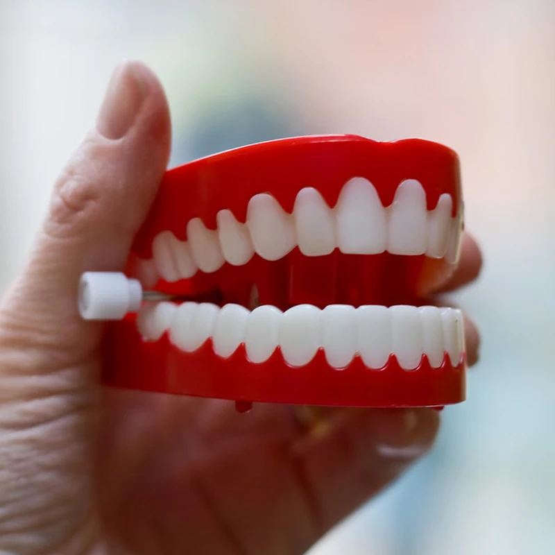 Komsoup Wind Up Teeth Toys 12pcs Chattering Toy Fun Dental Desktop Decor Chomping Walking Office ...