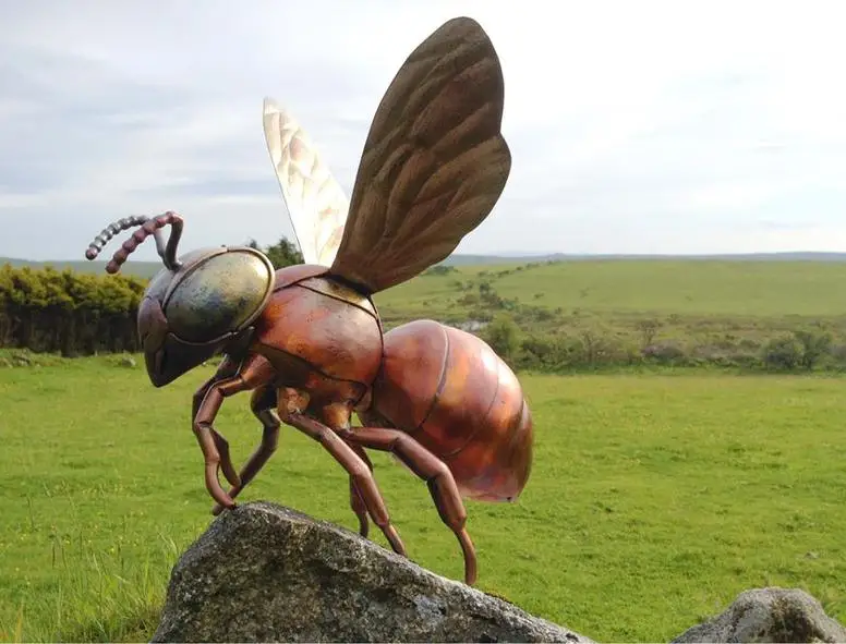 outdoor sculpture Garden decoration bee sculpture/ Figurine or statue ...