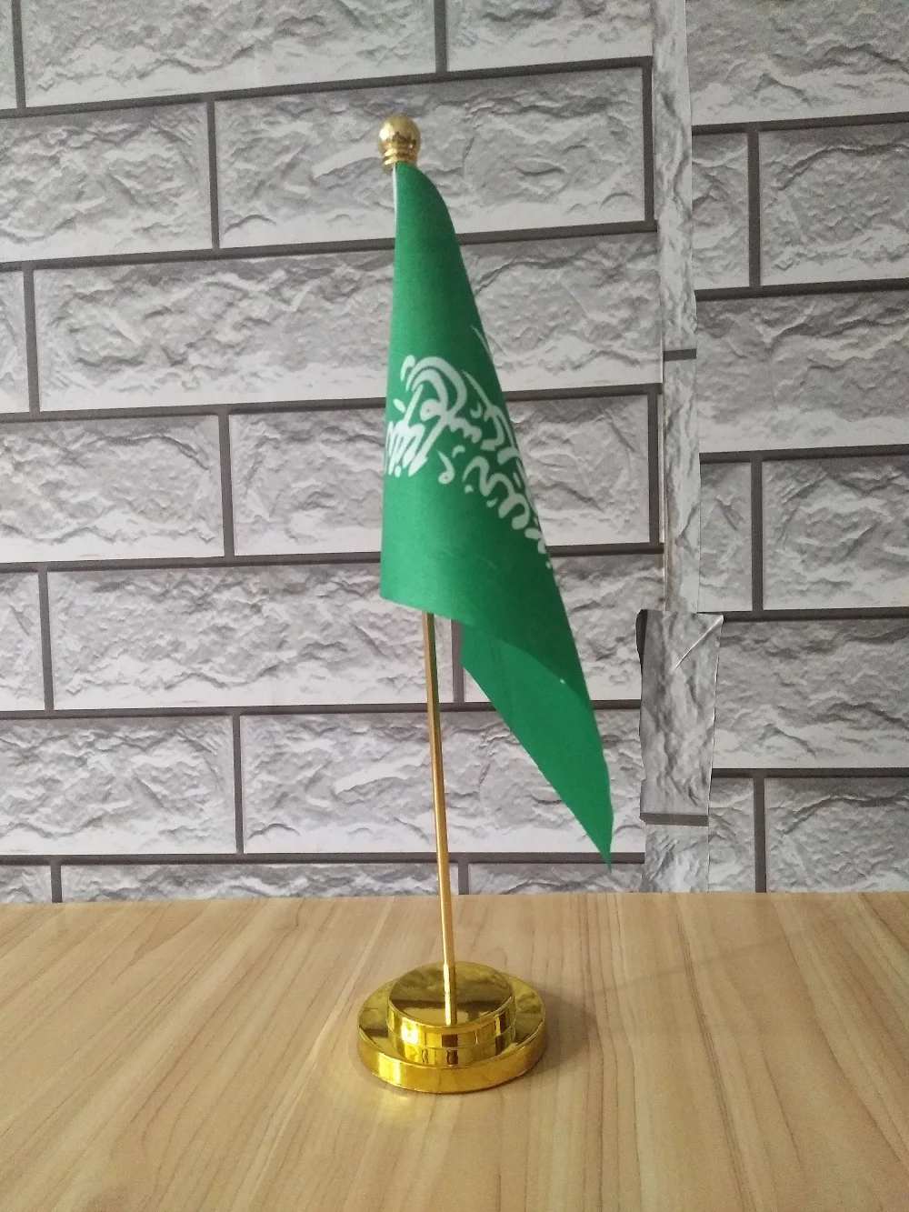 Saudi Arabia Office table desk flag with gold or silver metal flagpole ...