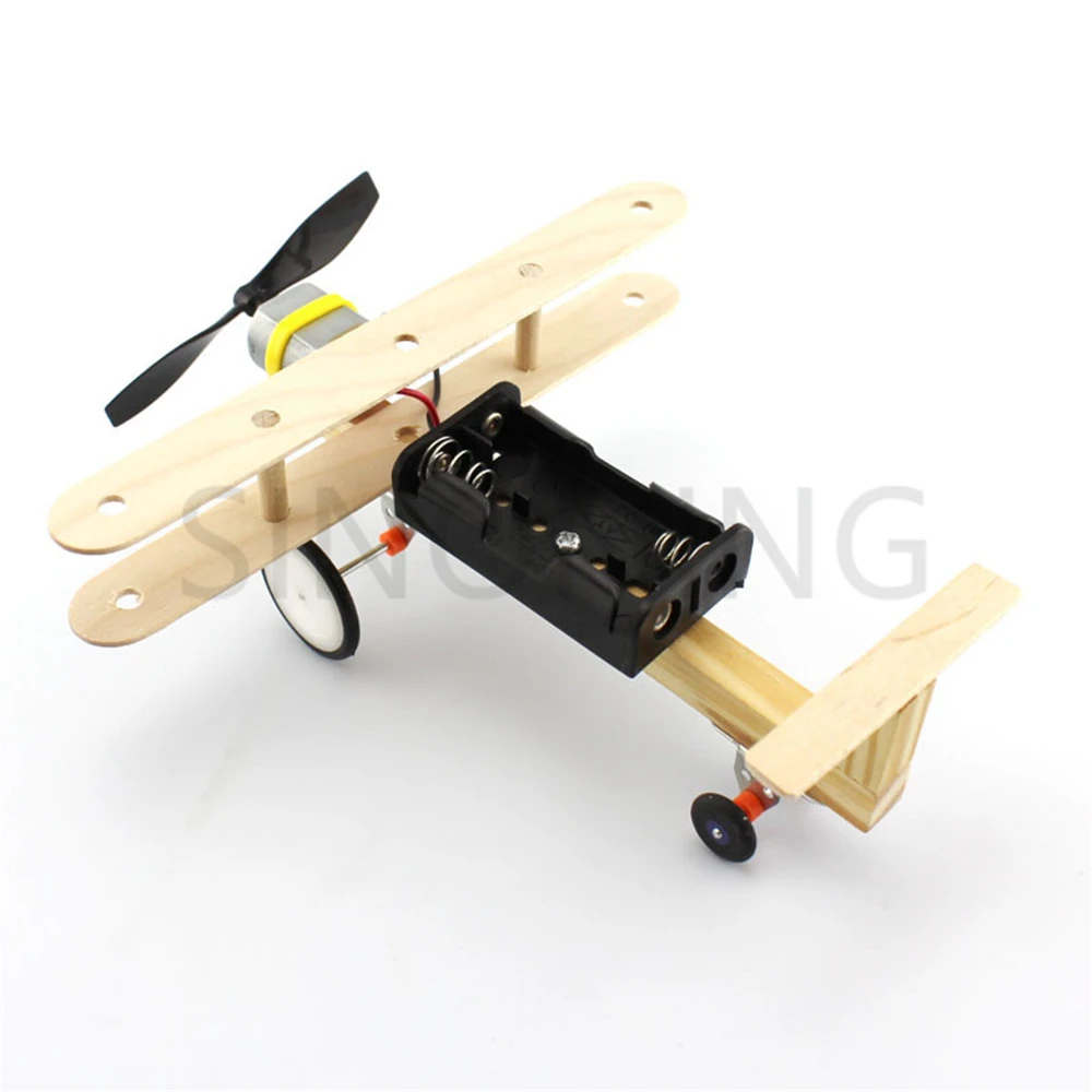 Wind power small aircraft taxiing airplane student hand makers make DIY ...