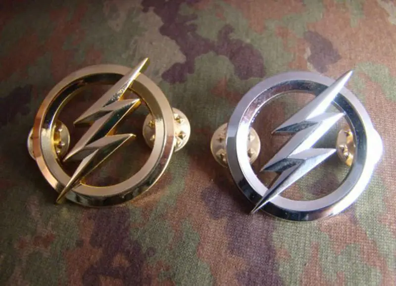 MILITARY PAIR OF US THE FLASH METAL BADGES GOLD SILVER PERSONALITY ...