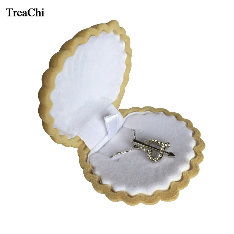 Clam Shell Jewelry Box with Velvet Cover - Life Changing Products