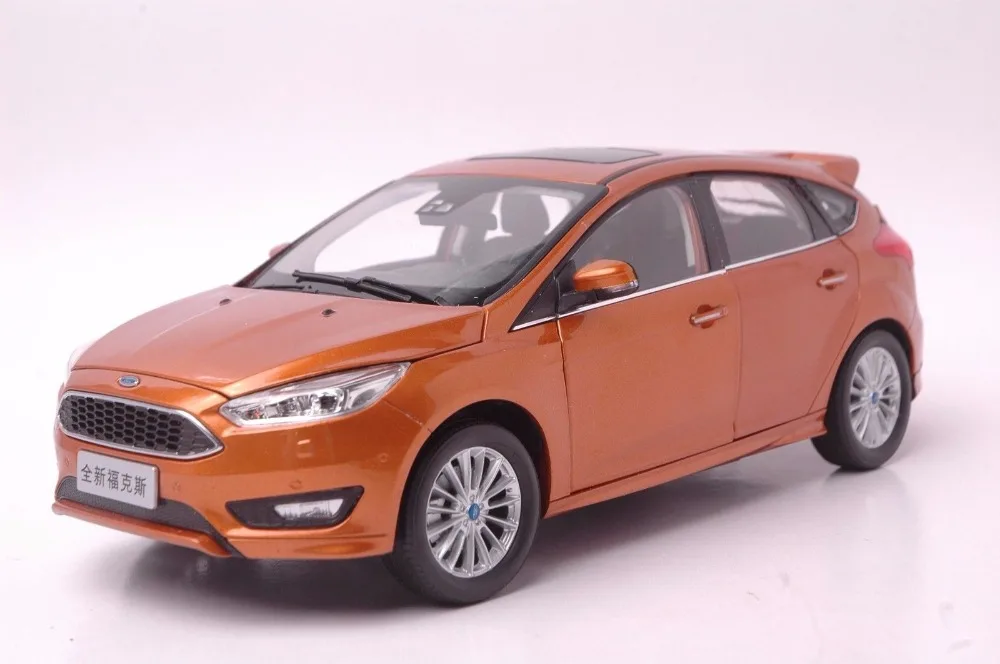 Modelo fundido a presión 1:18 para Focus 2015, Hatchback dorado ...