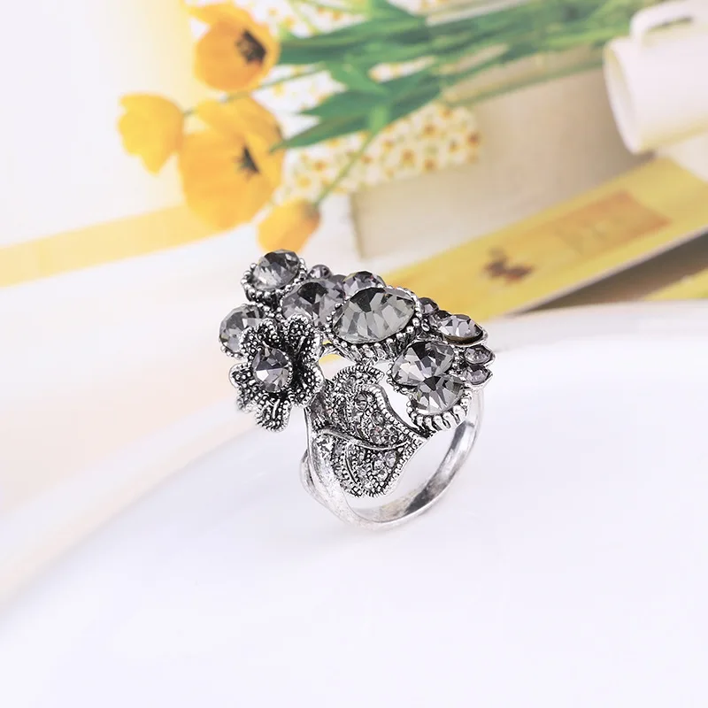 Fashion Rhinestone Crystal Forefinger Ring Retro Women Engagement ...