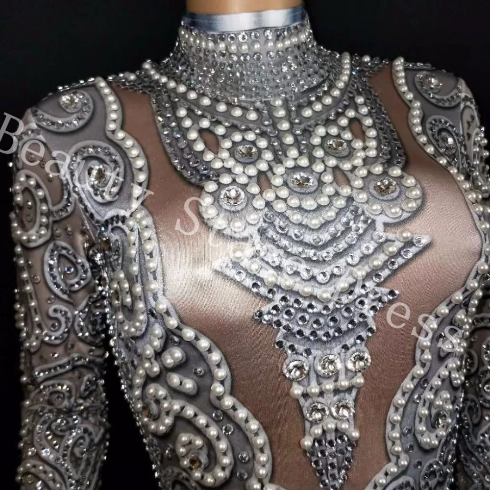 Серебряный комбинезон со стразами с длинными рукавами на день рождения ...