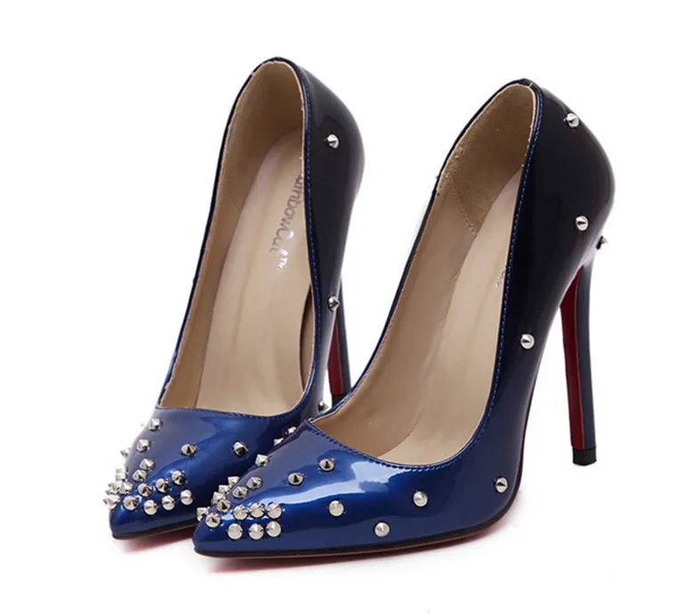 chaussures femmes a semelles rouges