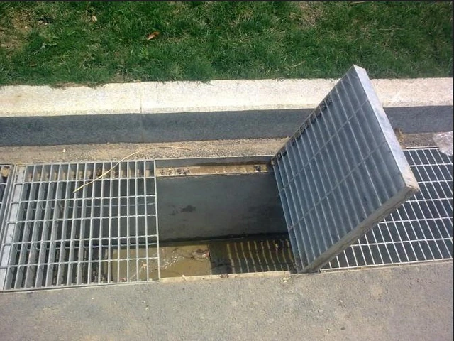 Metal Sidewalk Coverplates