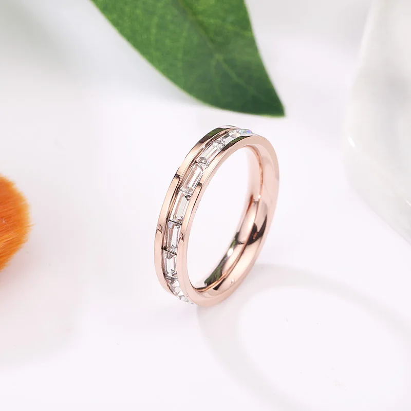 Anillo de Color oro rosa de 4mm de ancho con cristal envolvente CZ ...