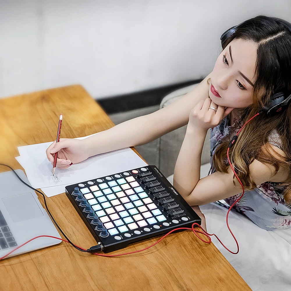 WORLDE-PAD48-Portable-USB-MIDI-Drum-Pad-Controller-48-RGB-Backlit-Pads ...