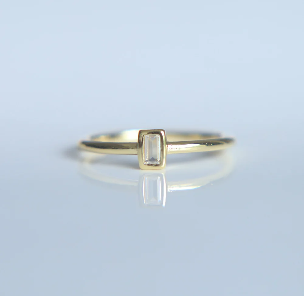 Small rectangle engagement ring - dunbulk