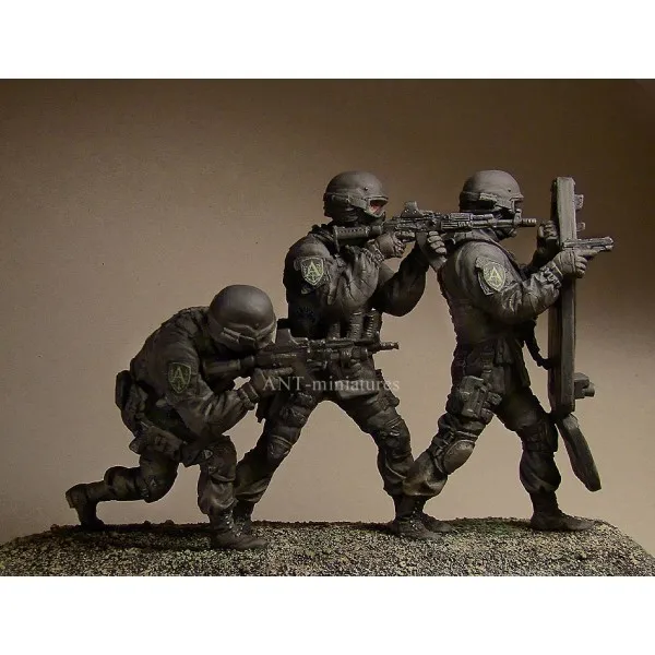 1/35 Scale Modern The Russian Riot Police Figure 3 People Group Resin ...