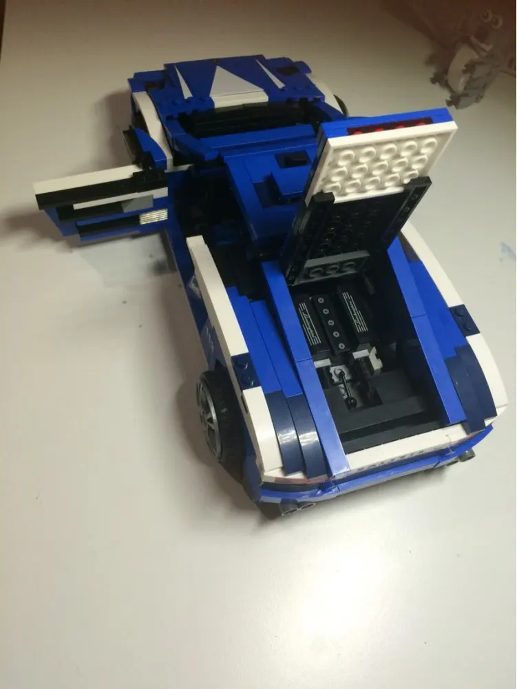 New 1077Pcs Yile 008 Creative Series The Lamborghiki Police Car LP560 4 ...