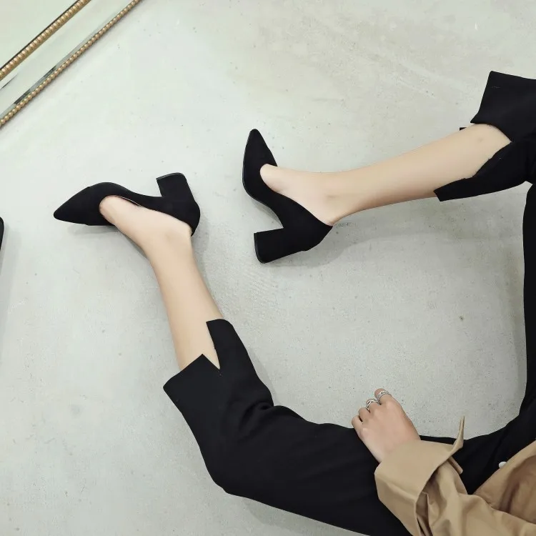 Новинка года; сезон весна; туфли с низким берцем и каблуком; туфли с ...