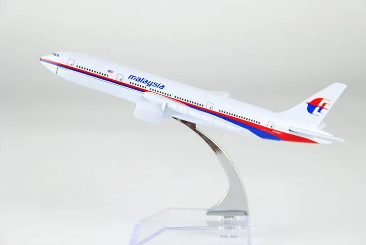 plane model Boeing 777 Malaysia Airlines aircraft MH-370 Metal ...