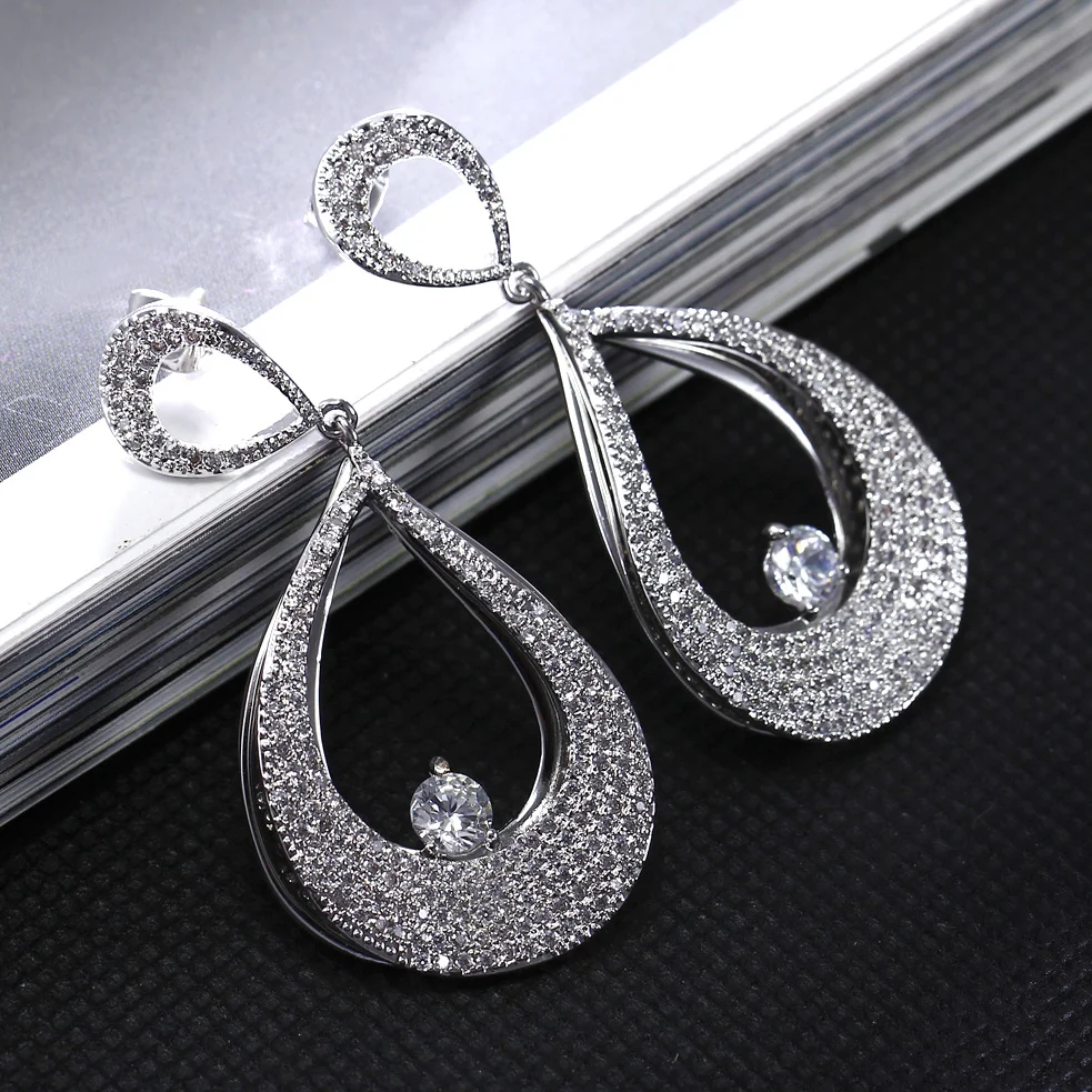 Olhar grande Brinco Pave definir cristais de Zircão de Luxo de Ouro cor ...