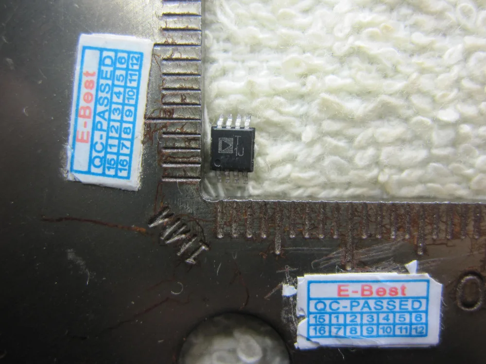 1 Peça New ADM1032ARMZ ADM1032ARM ADM1032 ADM1032AR ADM1032A T1J T 1J ...