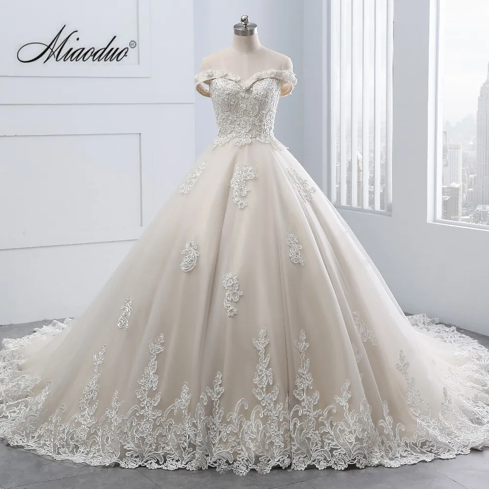 Vintage Champagne Wedding Dresses Cap Sleeve Ball Gown Wedding Gown