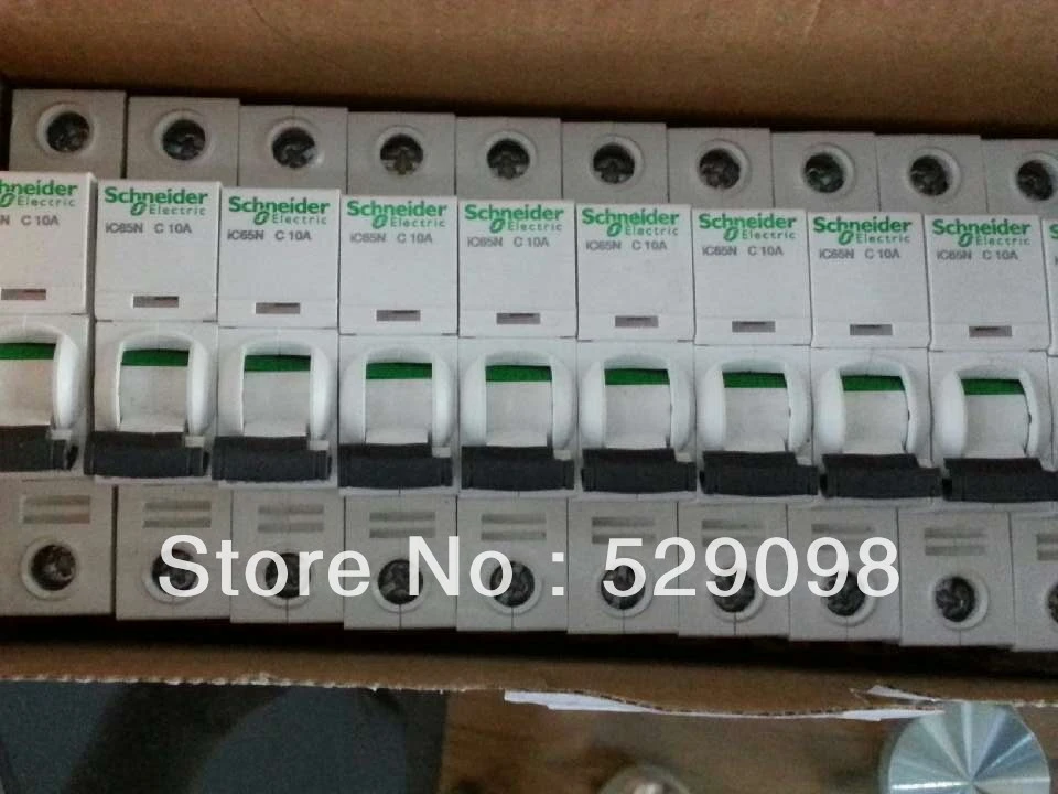 SCHNEIDER IC65N 1P C10 A9F18110 MCB C65N circuit breaker