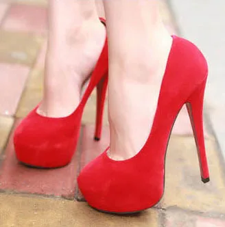 chaussure a talon noir et rouge