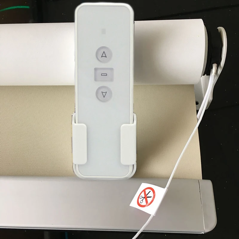 Motorized roller blind with wireless remote control, size customized ...