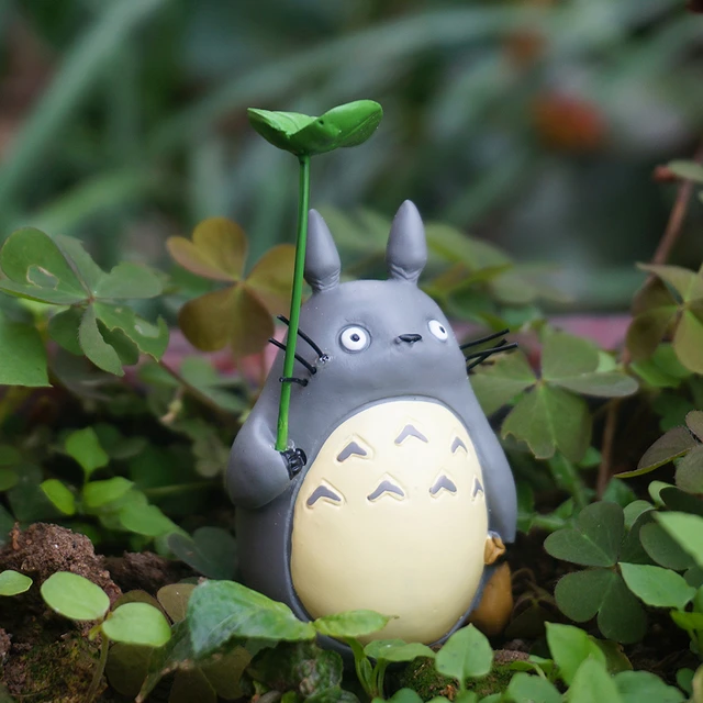 Totoro Holding Leaf