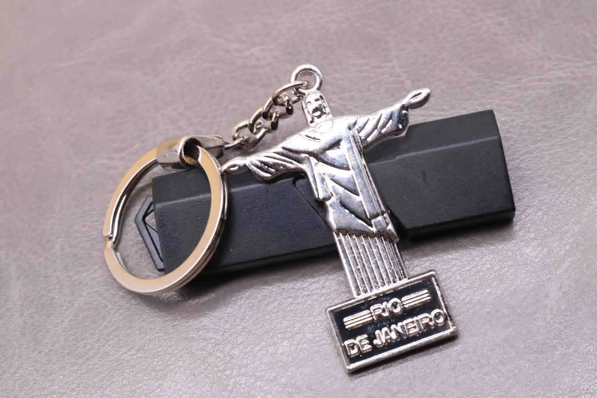 Aliexpress.com : Buy Religious Brazilian Jesus Keychain, Classic Silver ...