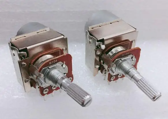 What is an amplifier master volume control