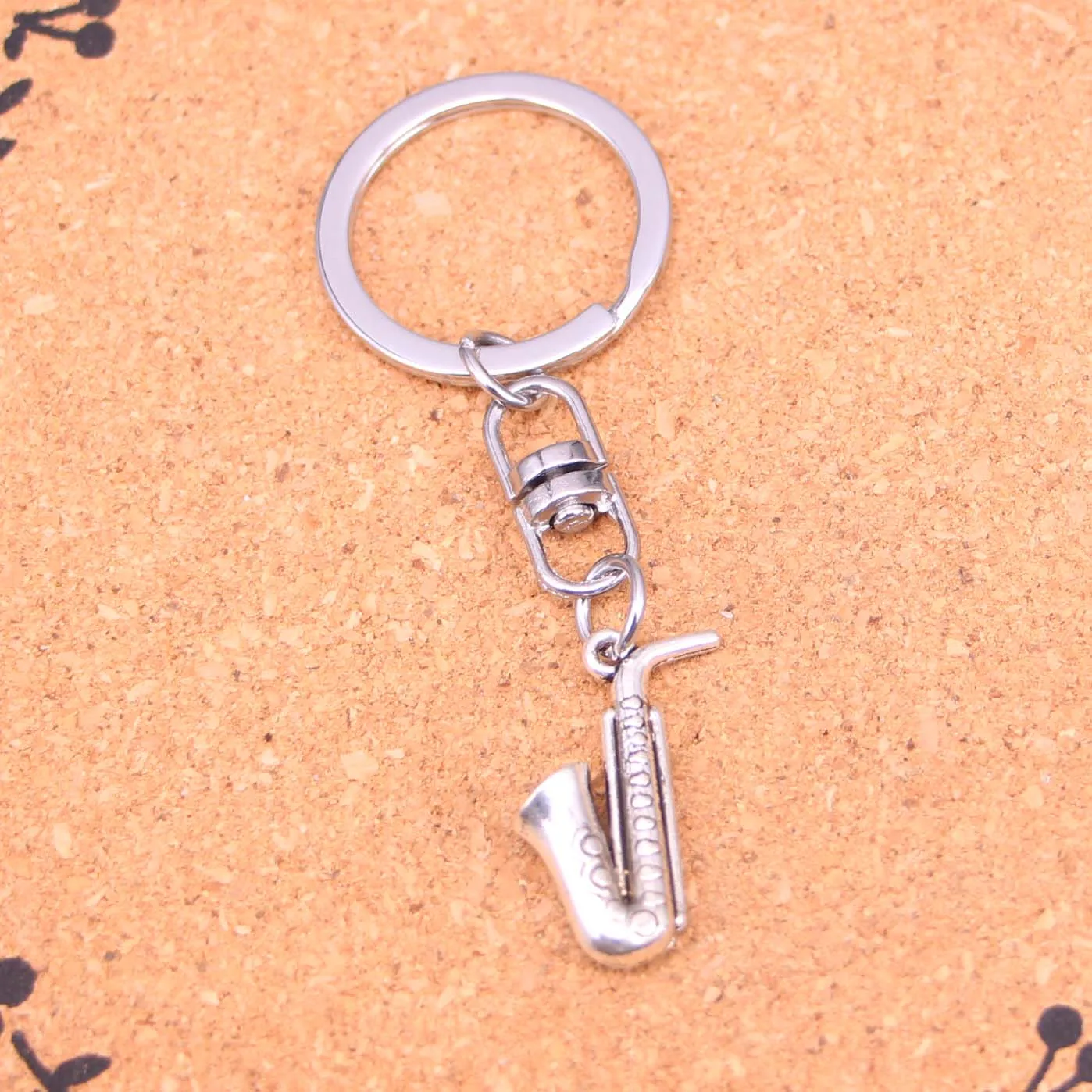 20pcs-Fashion-Men-Jewelry-Key-Chain-Metal-Key-Ring-Accessory-horn-Charm.jpg