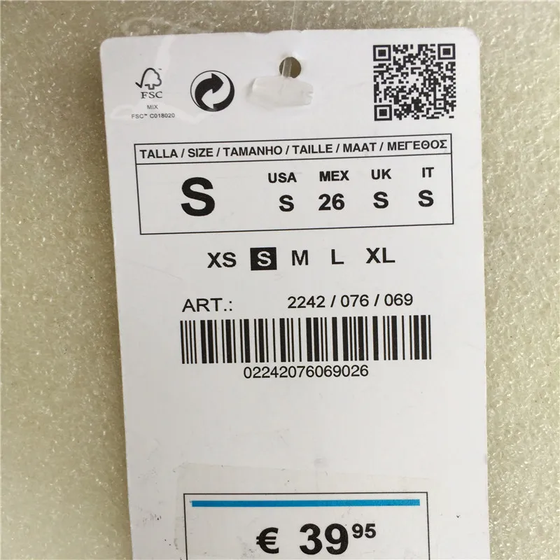 Vêtements vêtements t shirt logo emballage étiquette marque avec un ...