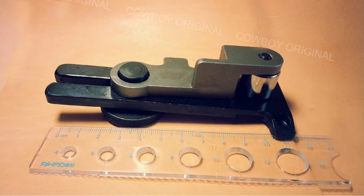 Adjustable-Roller-Guide-for-GA441-for-sewing-441-7441-CB4500-CB5500.jpg