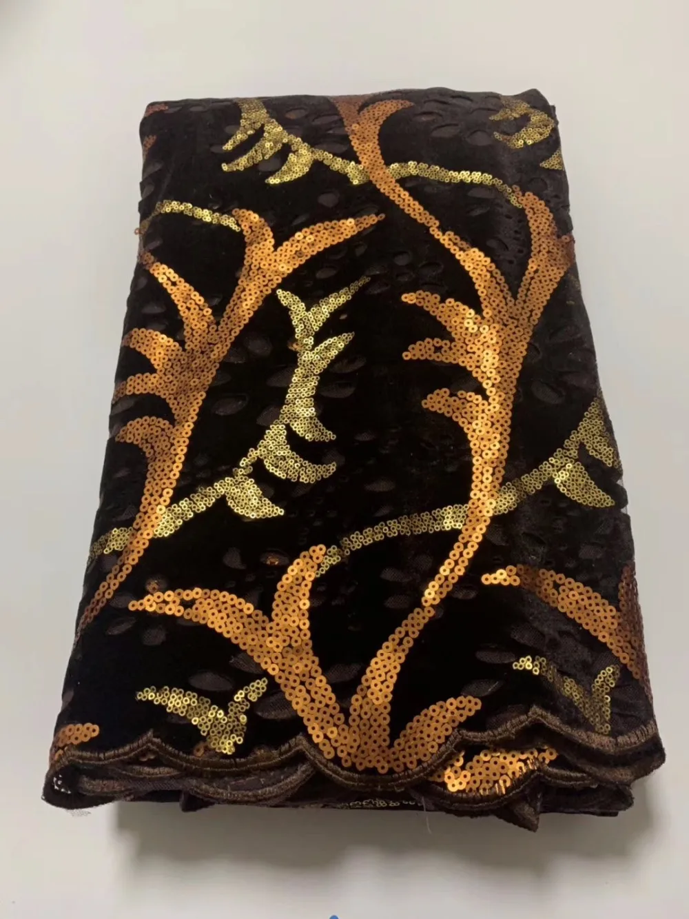 Encajes de red franceses de malla con telas de terciopelo, tul africano ...