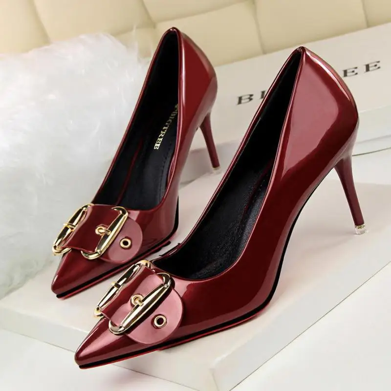 chaussure a talon semelle rouge marque