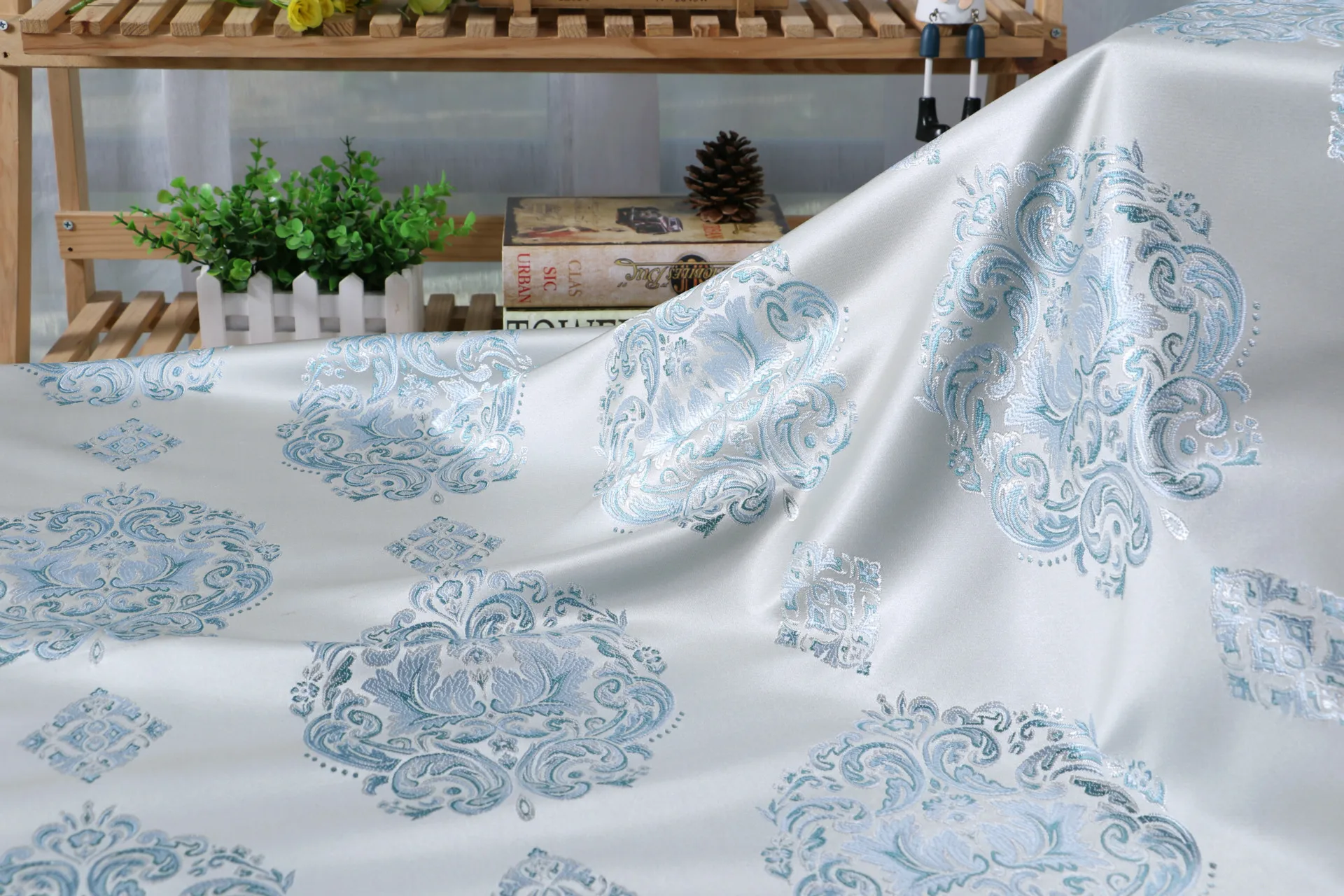 2017 high end high end spacing Europe type sofa fabric jacquard cloth ...