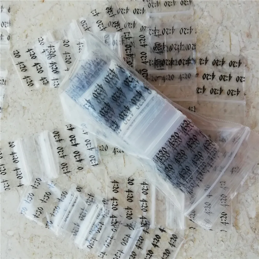 1010 5mil Mini Ziplock Baggies 100pcs Prints 4:20 Size 1inch X 1inch ...