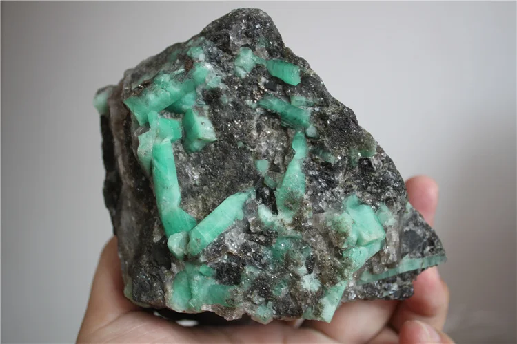 Natural emerald ore original stone ore mineral crystal ornaments ...