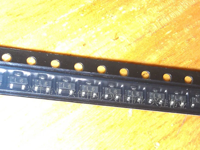 Entrega gratuita. SMD transistor L6 / L7 2SC1623 SOT23 0.1A / 50 V NPN ...