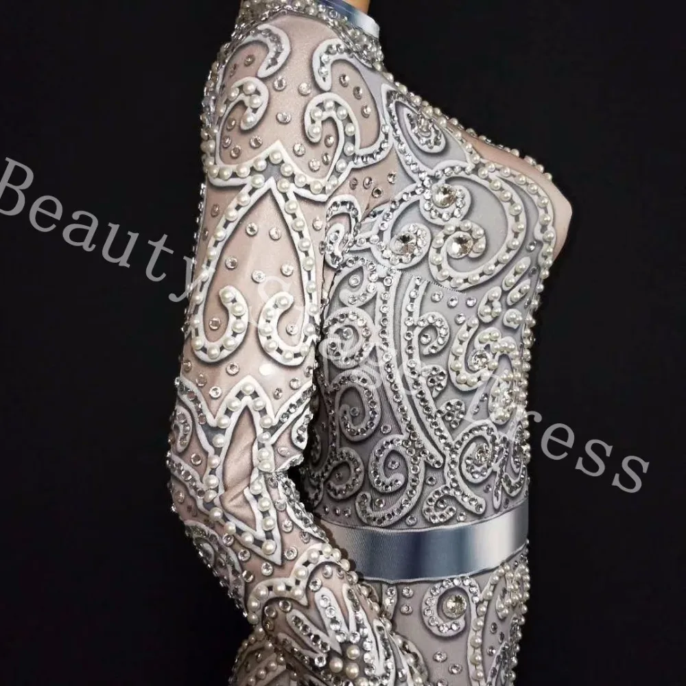 Серебряный комбинезон со стразами с длинными рукавами на день рождения ...