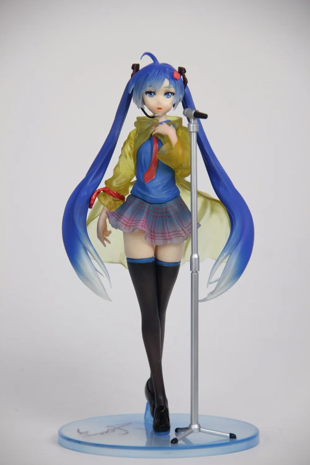 New 23cm Rain Hatsune Sound Hatsune Miku 2016 Diva Virtual Singer Miku Pvc Action Figure Model