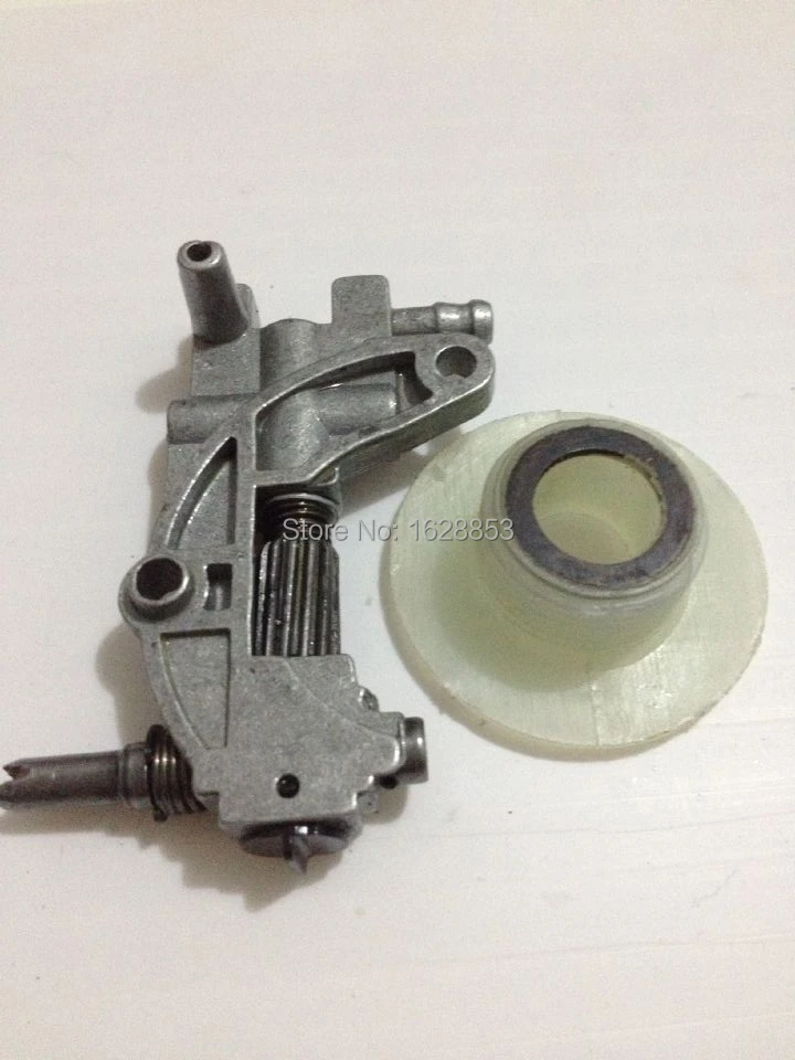 4500/5200/5800 Chainsaw Spare Parts Oil Pump With Oiler Worm Drive Gear ...