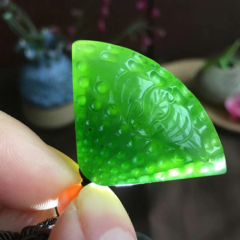 Fine Green Natural Stone Pendant Carving Shell Pendant Sweater Chain ...