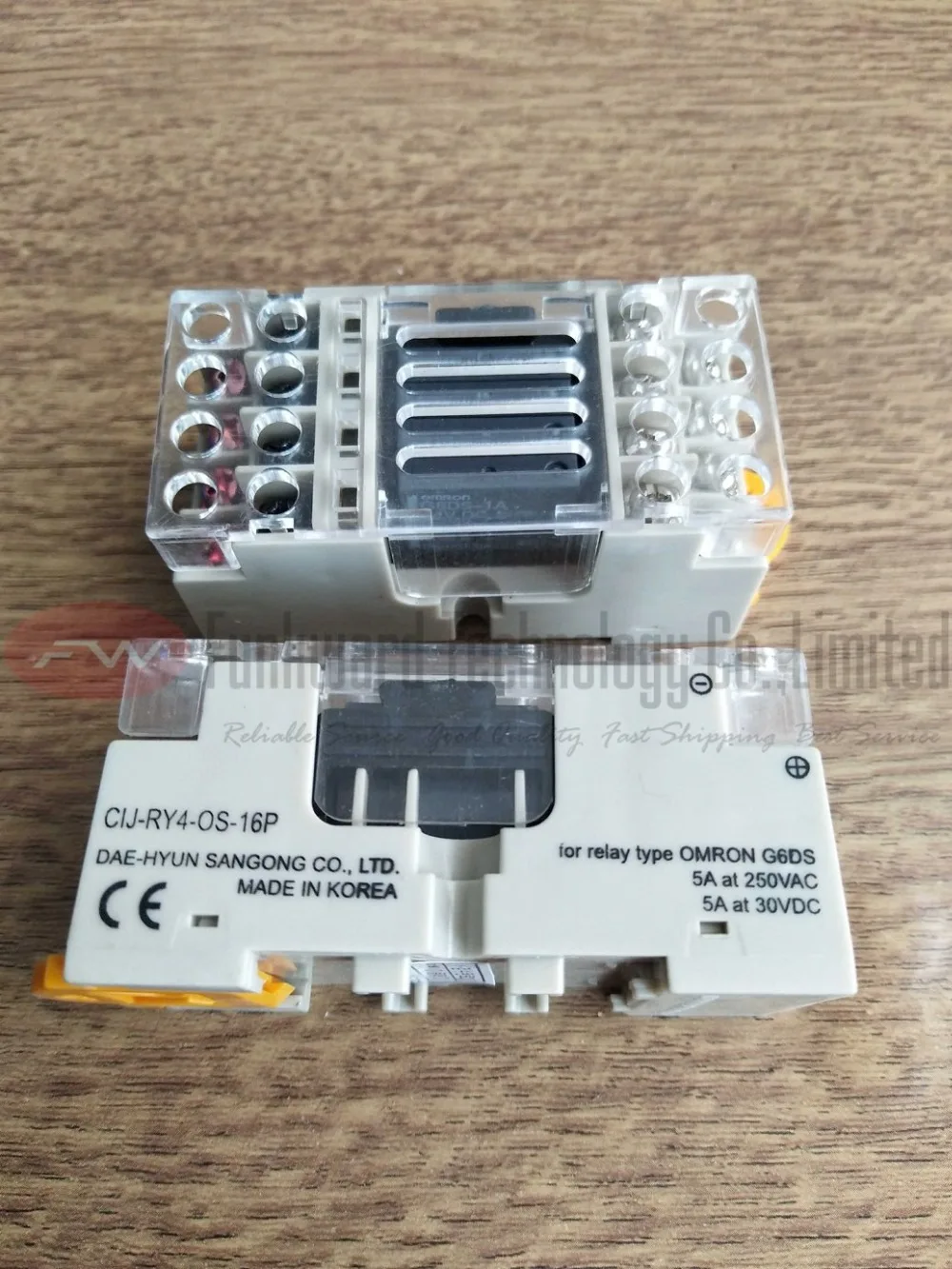 CIJ-RY4-OS-16P-w-4pcs-G6D-1A-24VDC-5A-250VAC.jpg