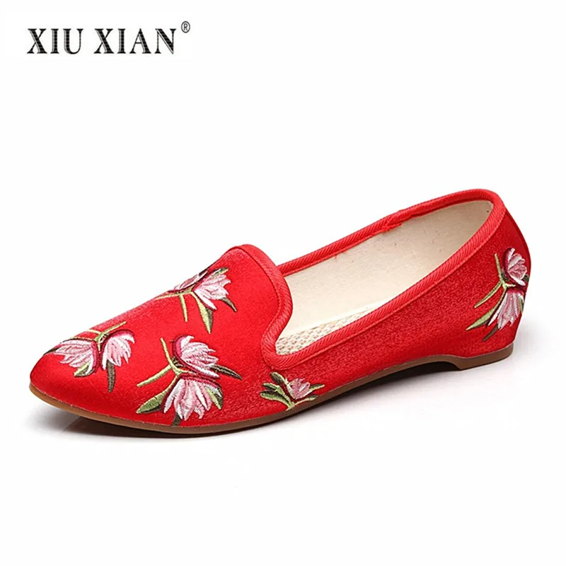 Beijing Embroider Flower Women Loafers Vintage Silk Cloth Pointed Toe ...