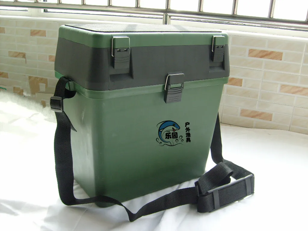 Simple small fishing box can take a simple catch fish with tackle ...