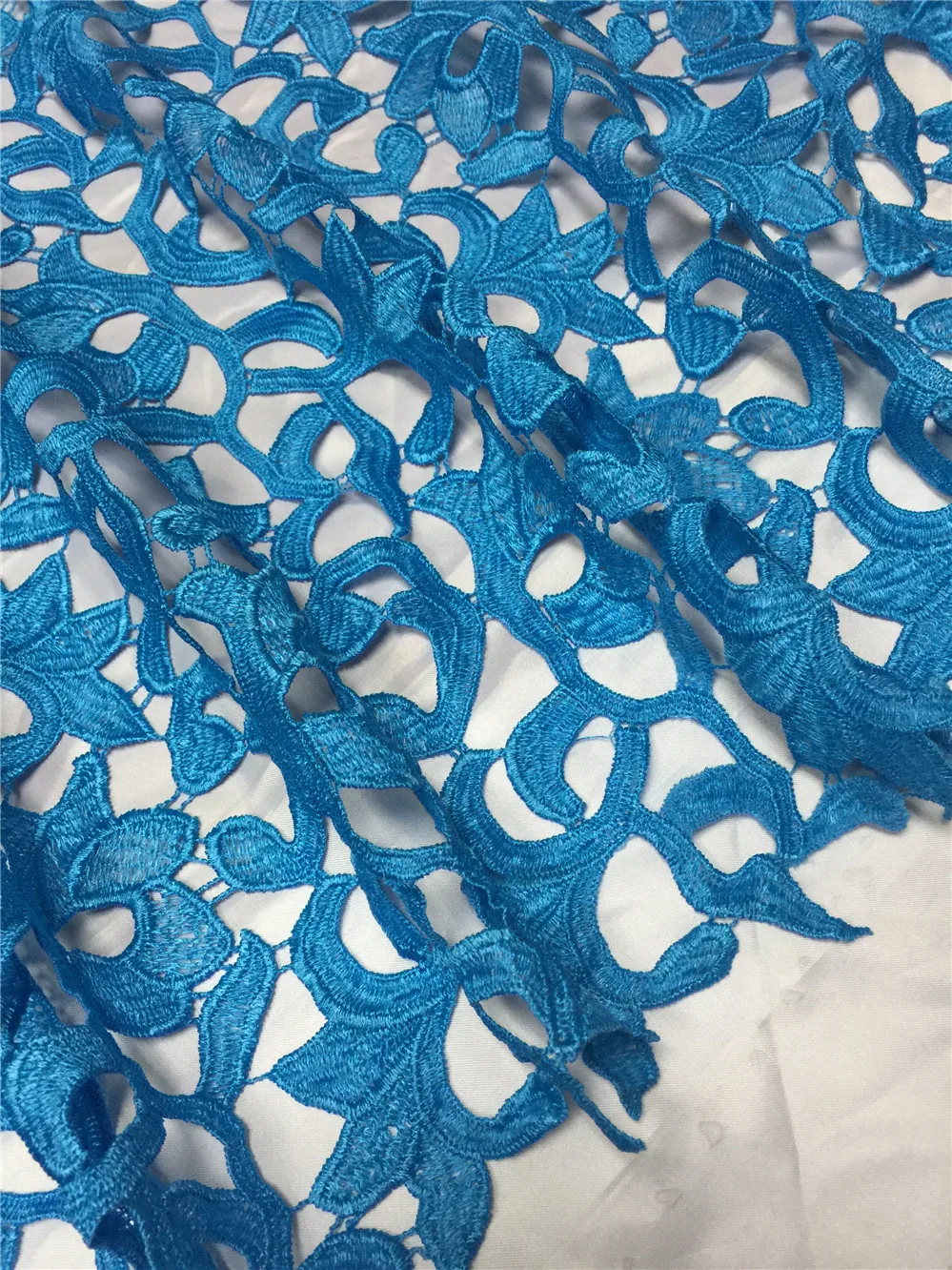 2017 Latest African Laces Fabrics Blue Embroidered Guipure Lace Fabric 2017-latest-african-laces-fabrics-blue-embroidered-guipure-lace-fabric