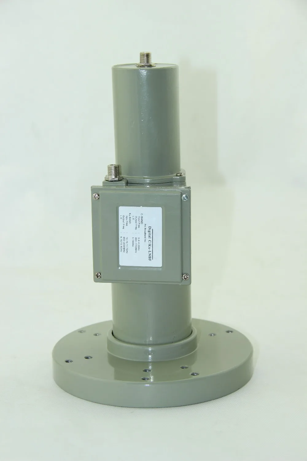 dual-band-c-ku-band-lnb-with-superior-signal-in-satellite-tv-receiver