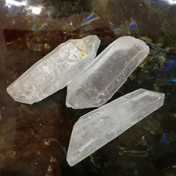 Natural white crystal raw stone with the original ore specimen of ore ...