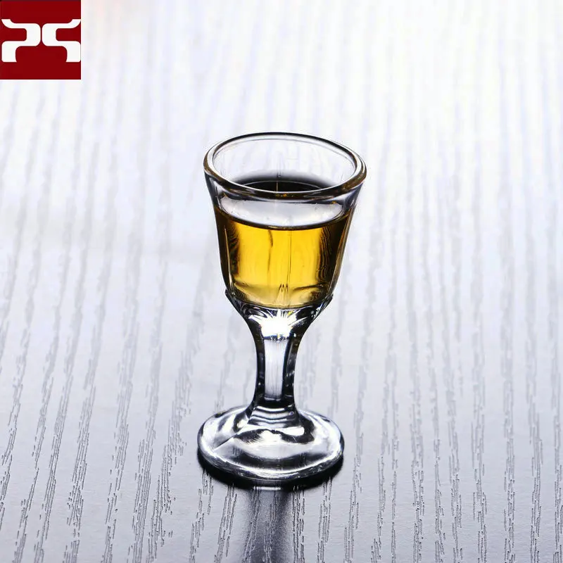 Maotai liquor cup cup glass goblet small glasses of wine with a cup of ...
