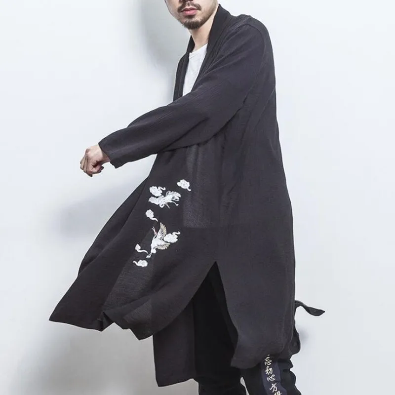 Gabardina larga de lino y algodón con bordado de grulla para hombre ...